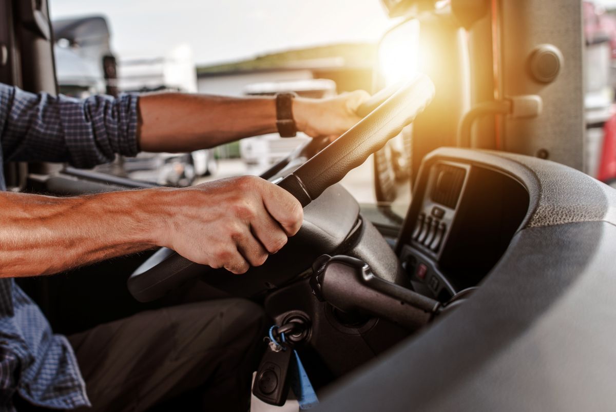 Top 5 Safety Tips When Driving Near an 18-Wheeler - Scott Callahan Law